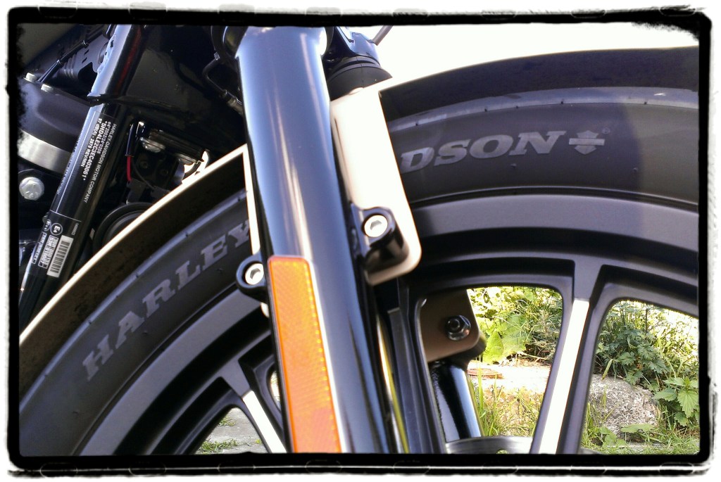 Review: Harley-Davidson Iron 883 – Team Throttle