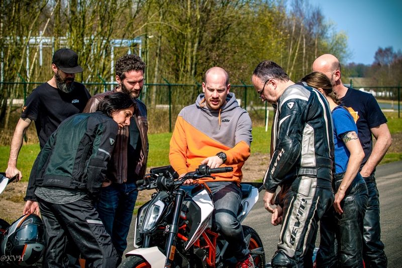 Wheelies for dummies – Team Throttle