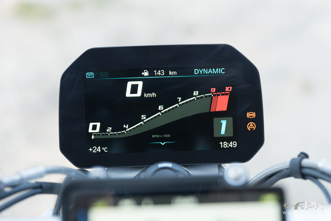 Review: BMW R 1250 R – Team Throttle