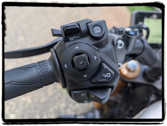 Review: Yamaha XSR900 – Team Throttle